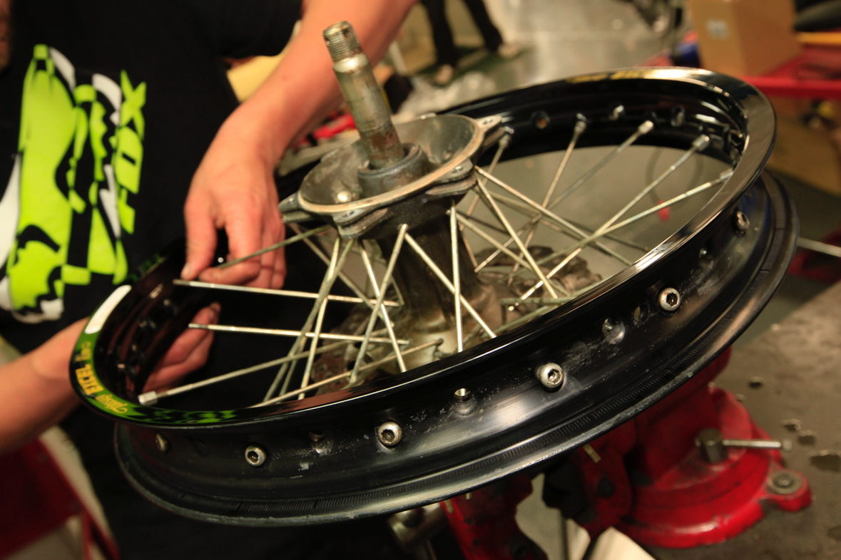 How to Pro: Lacing Wheels - Australasian Dirt Bike Magazine