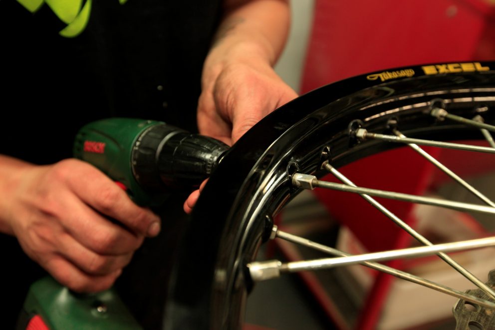 How to Pro: Lacing Wheels - Australasian Dirt Bike Magazine