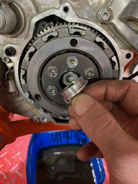 How to Change a KTM 65 SX Clutch - Australasian Dirt Bike Magazine
