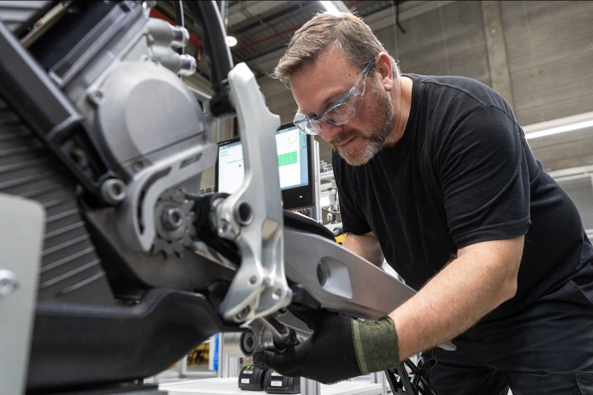 STARK VARG - FIRST SHIPMENTS