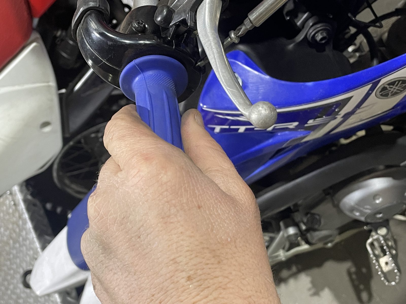 HOW TO TECH | ADJUSTING A YAMAHA PW50 THROTTLE SCREW - Australasian ...