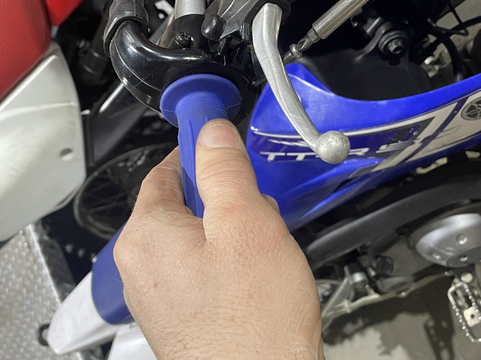 HOW TO TECH | ADJUSTING A YAMAHA PW50 THROTTLE SCREW - Australasian ...