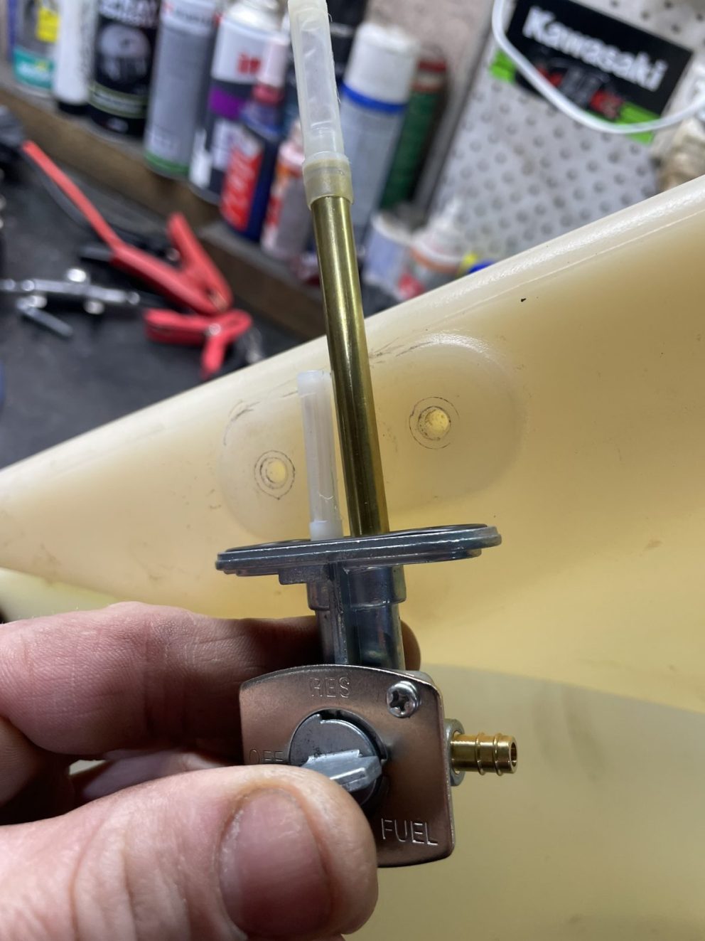 HOW TO TECH | FIT A SECOND FUEL TAP - Australasian Dirt Bike Magazine