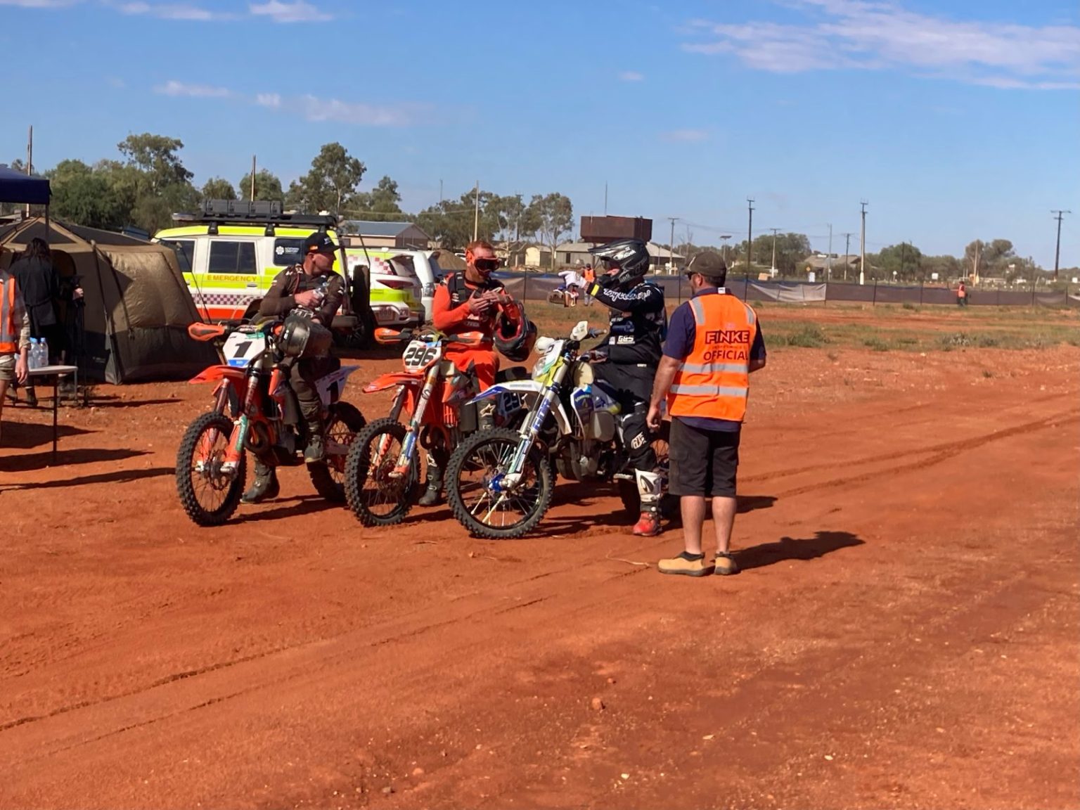 RACE PREP | HOW TO RIDE YOUR FIRST FINKE PT4 - Australasian Dirt Bike ...