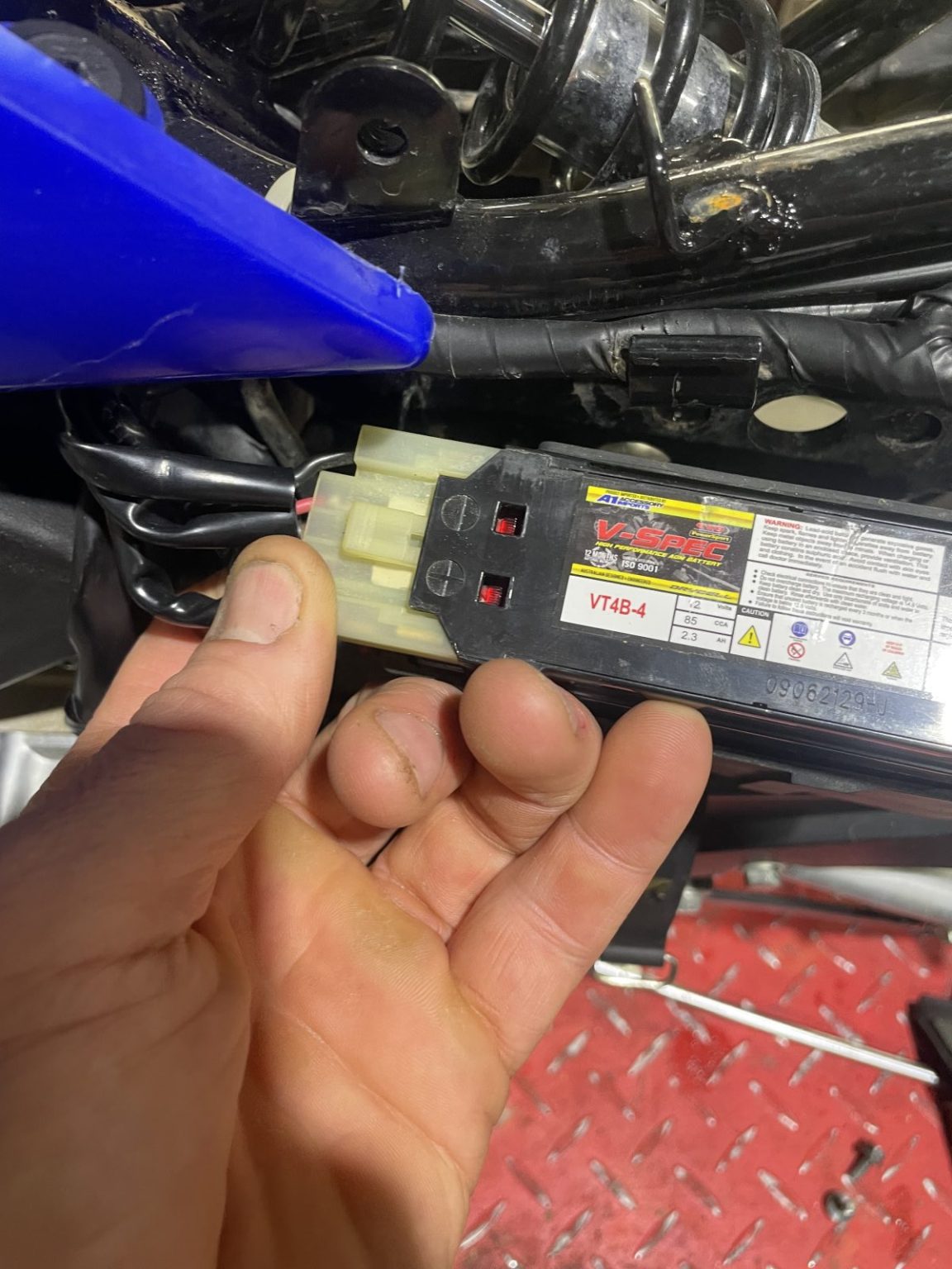HOW TO | CHARGE A YAMAHA TT-R50 BATTERY - Australasian Dirt Bike Magazine