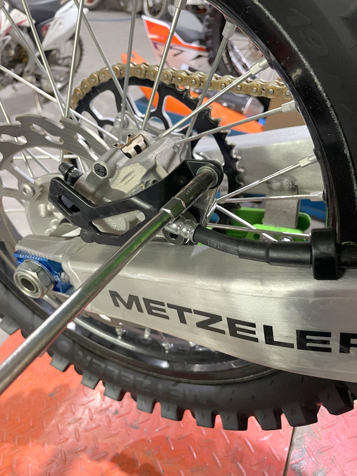 HOW TO TECH | FITTING A BRAKE LINE - Australasian Dirt Bike Magazine