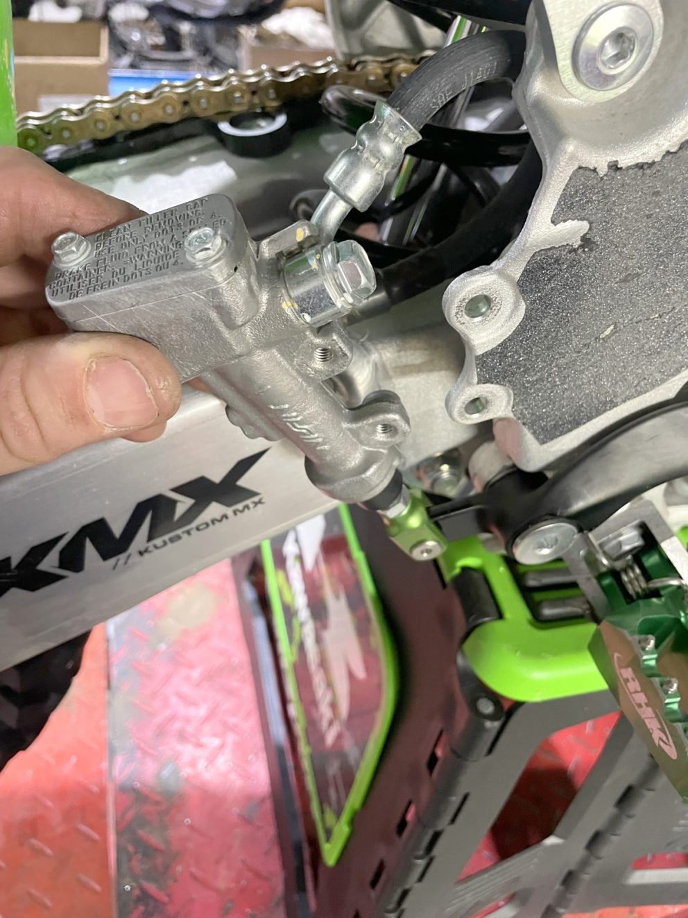 HOW TO TECH | FITTING A BRAKE LINE - Australasian Dirt Bike Magazine