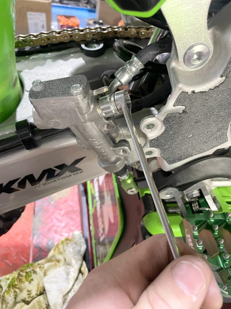 HOW TO TECH | FITTING A BRAKE LINE - Australasian Dirt Bike Magazine