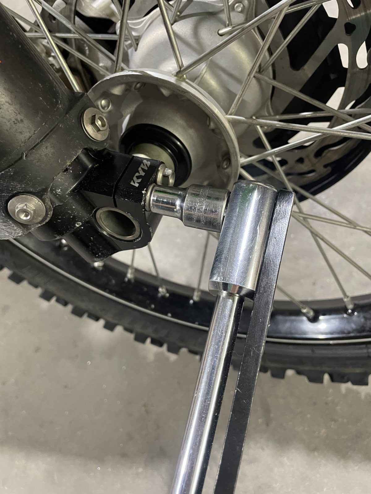 HOW TO | CORRECTLY TIGHTEN TRIPLE CLAMPS - Australasian Dirt Bike Magazine