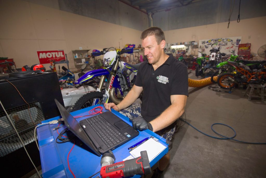 TECH | WE DYNO A PIPE WITH DENTS IN IT - Australasian Dirt Bike Magazine