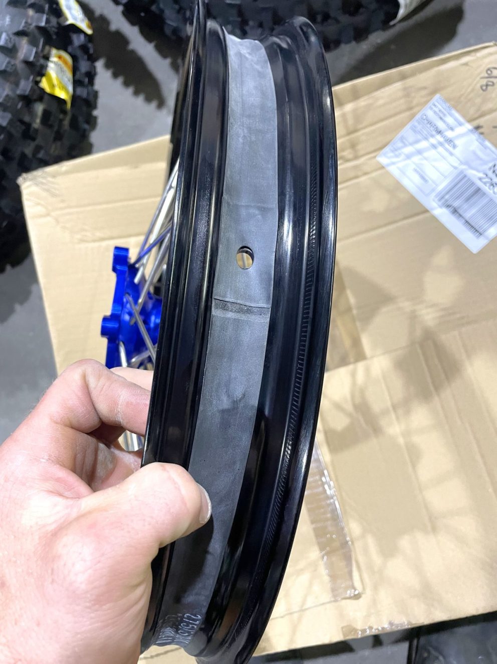 HOW TO TECH | FITTING A SET OF WHEELS - Australasian Dirt Bike Magazine