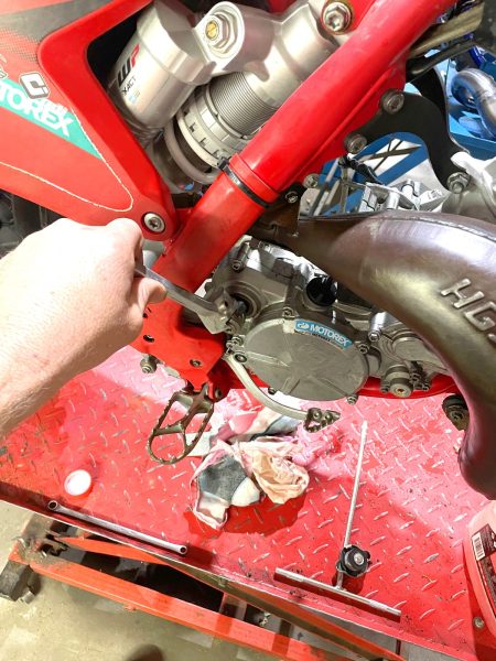 HOW TO TECH | BLEED KTM TWO-STROKE COOLANT - Australasian Dirt Bike ...