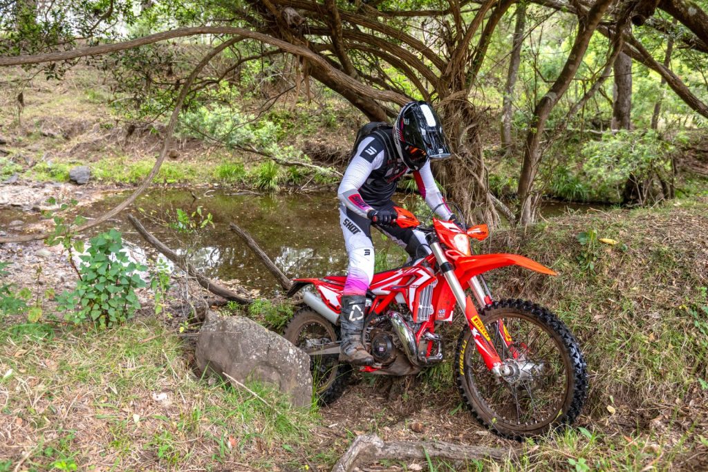 ENDURO COMPARISON | 2024 BETA X-TRAINER 250 V 300 - Australasian Dirt ...