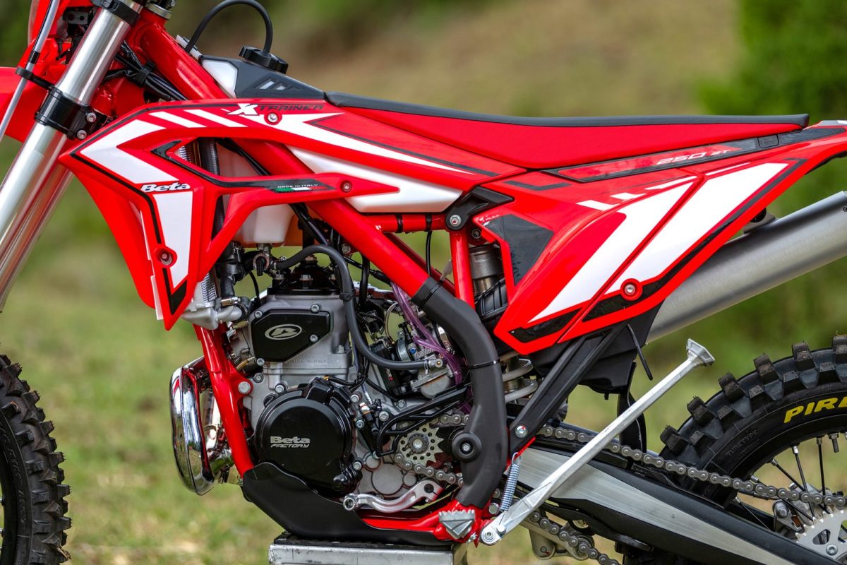 ENDURO COMPARISON | 2024 BETA X-TRAINER 250 V 300 - Australasian Dirt ...