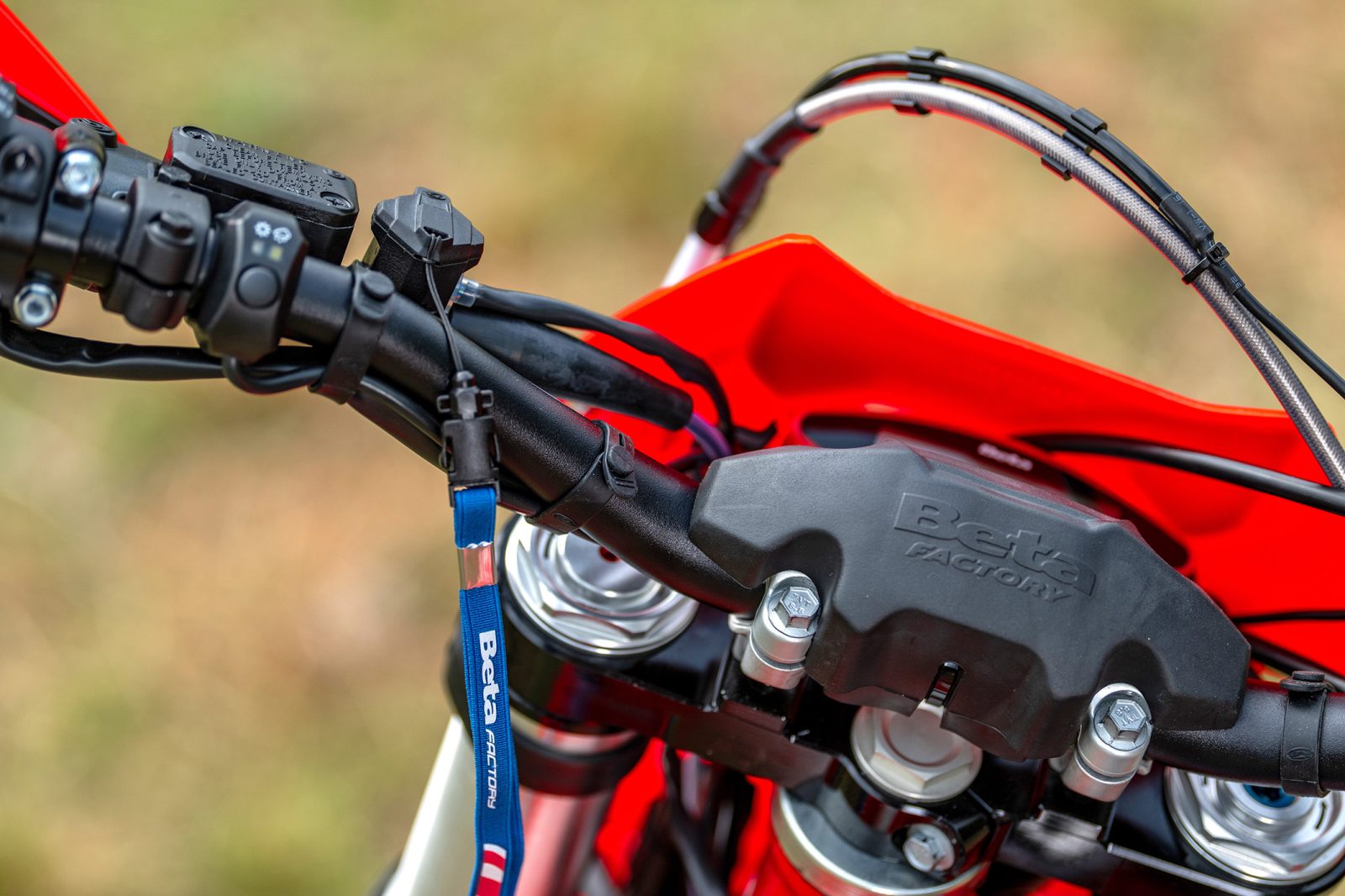ENDURO COMPARISON | 2024 BETA X-TRAINER 250 V 300 - Australasian Dirt ...